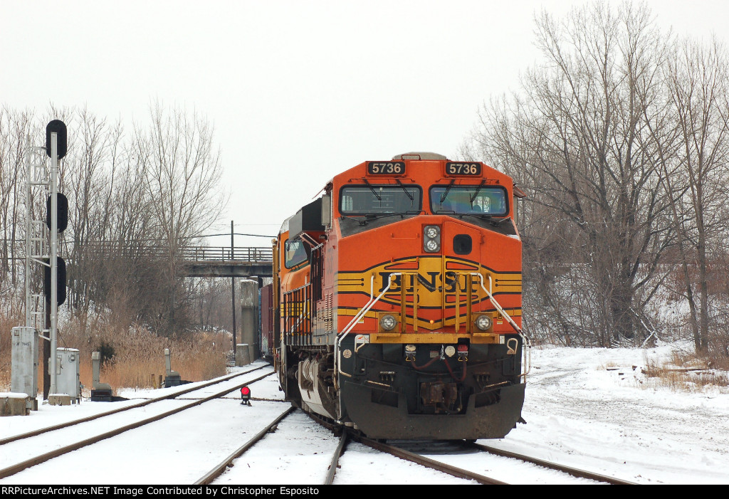 BNSF ES44AC 5736